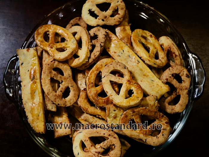 Reteta de covrigei si baghete cu cascaval si chimen cu faina cu gluten ...